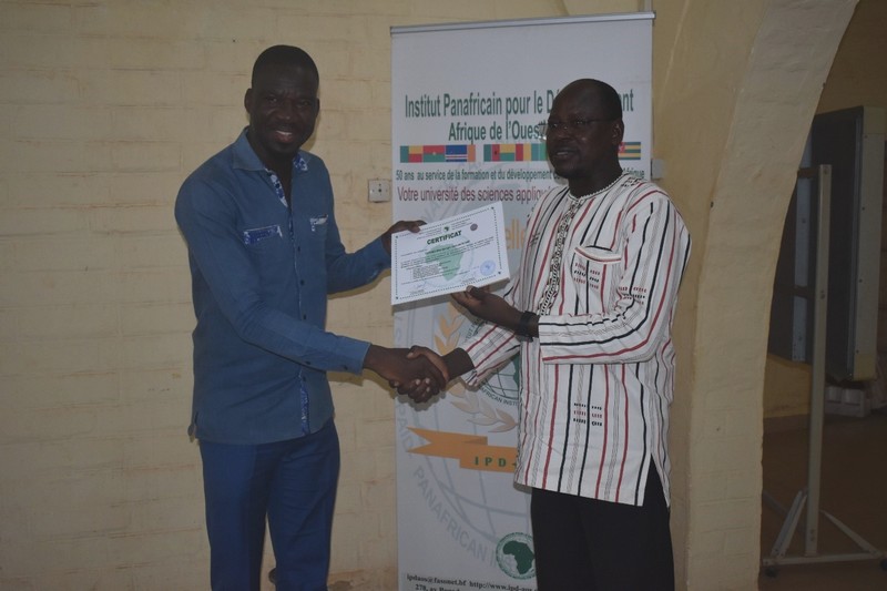 Cérémonie de remise des certificats aux participants-es de la formation en Techniques de ...